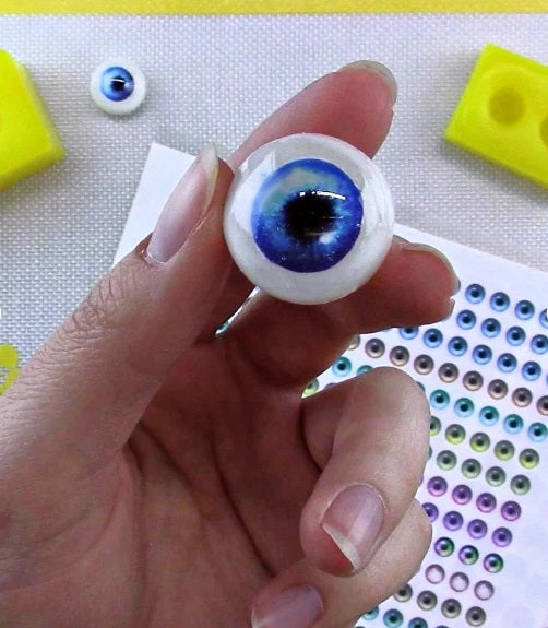 Liz's Eyes Large Icing Sheet – Icing Inspirations - School and Cake ...